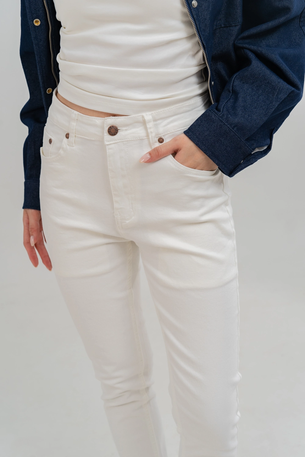 Classic Slim Fit Denim Jeans - DEES